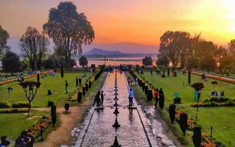 12 Best Places to Visit in Srinagar, Srinagar Tourist Places Guide