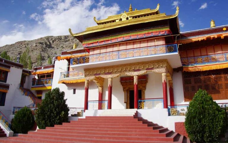 Nubra Valley Travel Guide | Places to Visit in Nubra Valley | HoneymoonBug