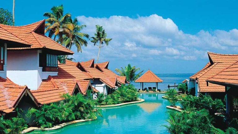10 Luxury Backwater Resorts in Kerala | Resorts in Kerala Backwater