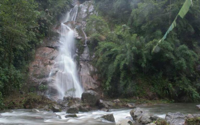 Top 10 Waterfalls in Sikkim That You Must See | Honeymoon Bug