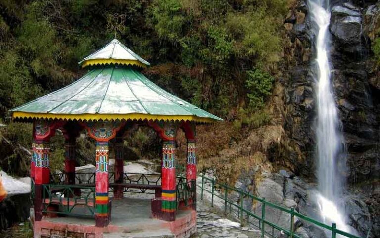 Top 10 Waterfalls in Sikkim That You Must See | Honeymoon Bug