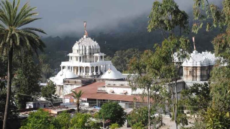 15 Famous Temples in North India from Himalayas to Ganges