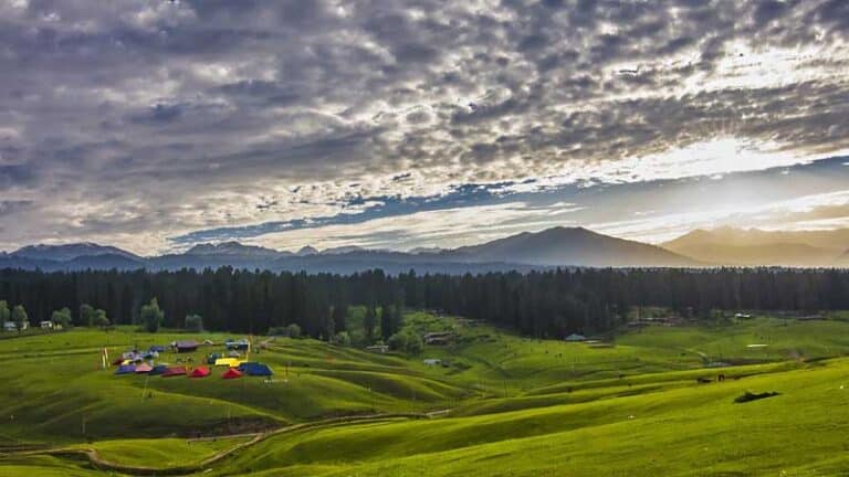 Kashmir in September : Best Places to Visit & Things to Do