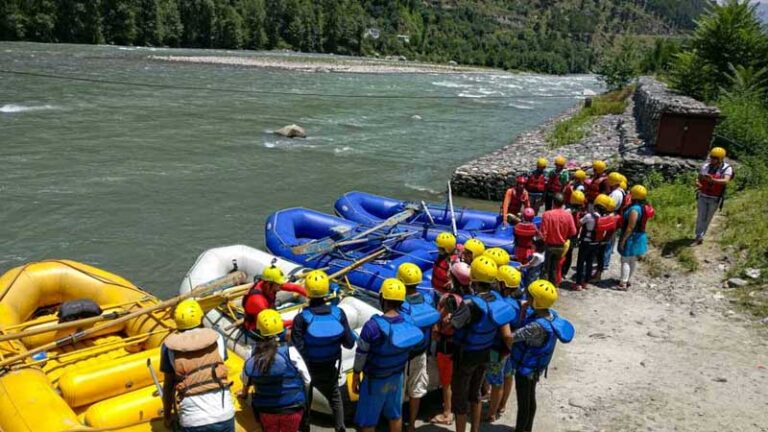 A Complete Guide on River Rafting in Manali - Honeymoon Bug