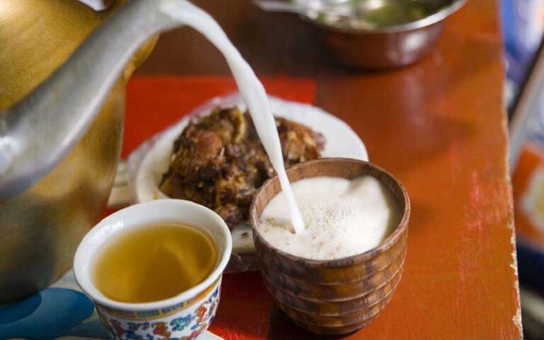 A Complete List of 8 Must Try Dishes of Ladakh - Honeymoon Bug