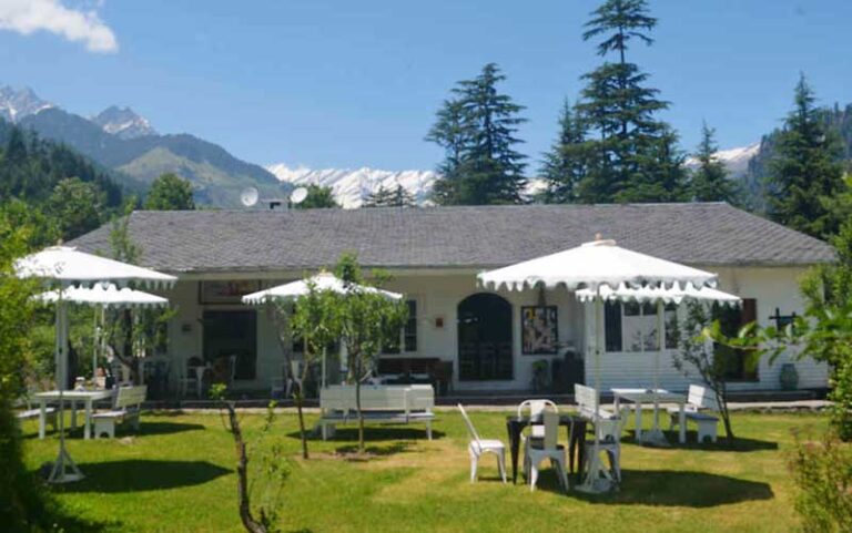 10 Best Restaurants in Manali Mall Road with Price @Honeymoon Bug