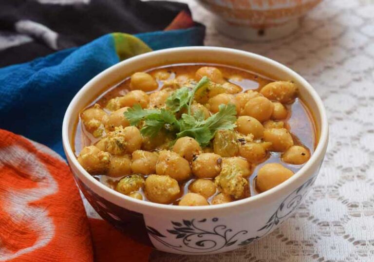 Exploring the 8 Famous Foods in Shimla: A Culinary Journey - Honeymoon Bug