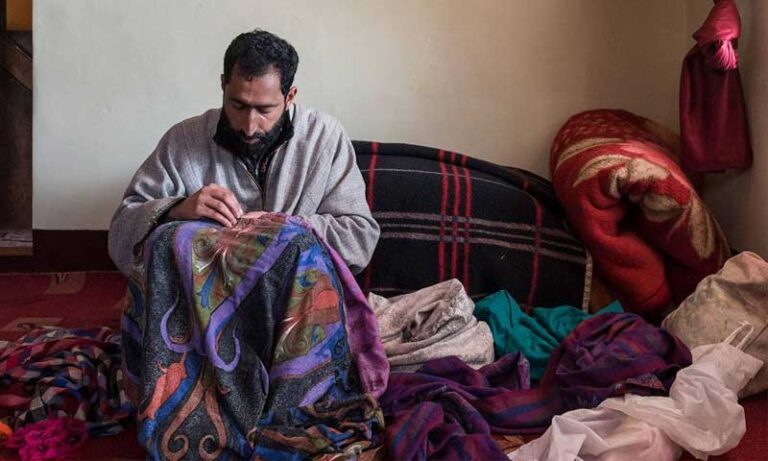 Shopping in Kashmir - 10 Most Famous Things to Buy in Srinagar