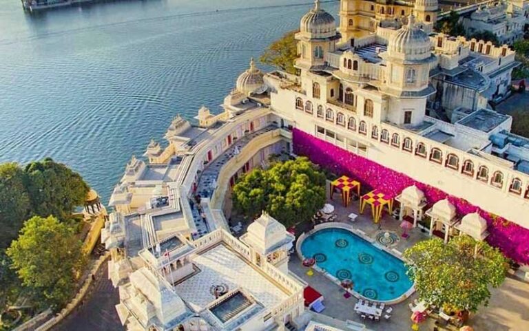 7 Best Resorts in Udaipur near Lake Pichola - Honeymoon Bug